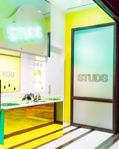 📍 Donde hacerse piercings en Nueva York: STUDS, la tienda más cool.
